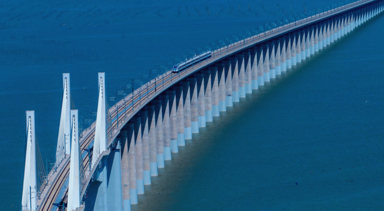 China a inaugurat inca o cale ferata de mare viteza